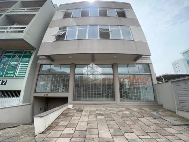 Prédio residencial e comercial no centro de Farroupilha. 03 apartamentos de 03 quartos com suíte e g