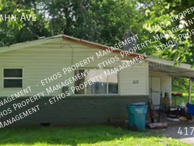 Available Now! 3 bed/1bath Near Highway 44!