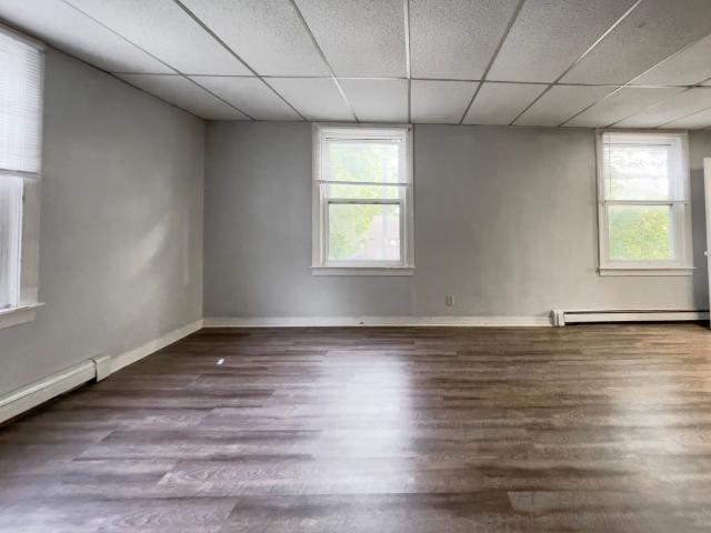 PRELEASING for AUGUST! Close to Campus