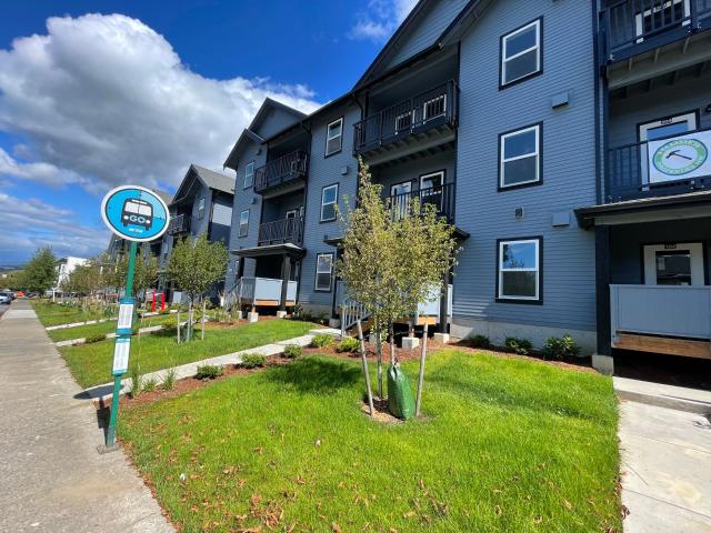 PRELEASING: Ground Floor ADA accessible 2 bdrm + Den/1 bath Near WWU and Downtown! ONE MONTH FREE!