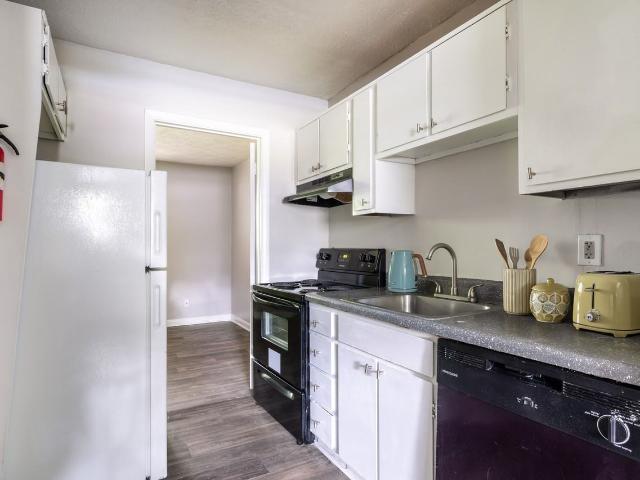 Premier Club Living Apartments in Union City, GA | Spacious Pet 1 Bedroom Apartment for Rent at 5100 Highpoint Rd, Union City, GA 30291