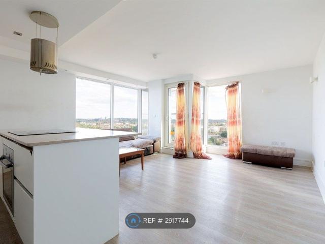 Premier House, Edgware HA8, 2 bed flat to rent, £1,800 pcm | PrimeLocation
