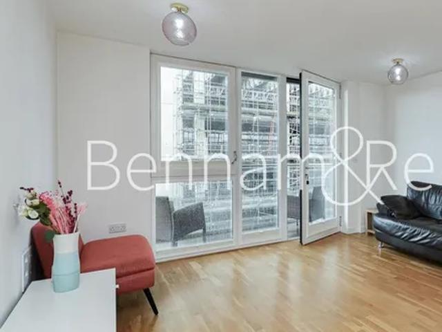 Premier Inn, Great West Road, London, TW8 0LW, United Kingdom | 2 bed apartment for rent #140228374 | Rentberry