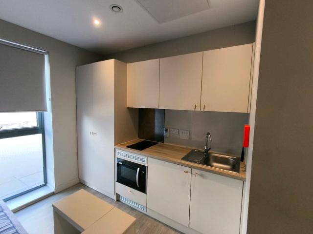 Premium Club Studio near Meadowbank Student Only