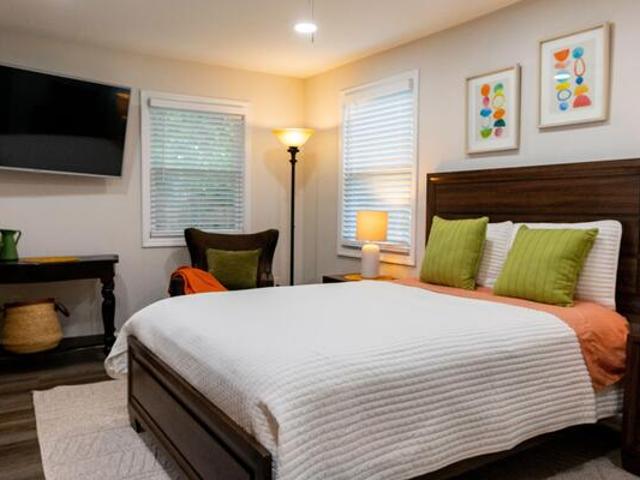 Premium Designer Home | Pro Managed | Living for healthcare & Business |Near Grady, Downtown