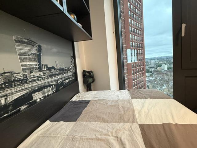 Premium Ensuite on 30th Floor | Urbanest Vauxhall