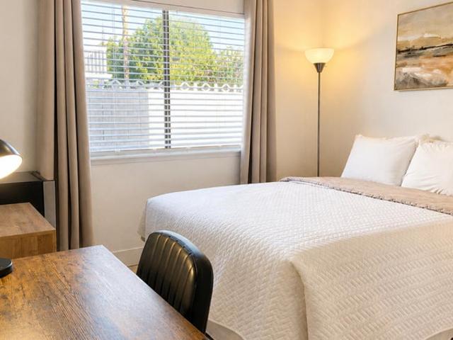 Premium Furnished Rooms | Oversized Options | Priv