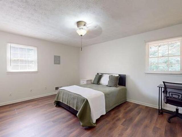 Premium, Luxury, Brand New LARGE rooms & Common Space Smart TVs Fast WiFi Workspace 24/7 Support Private Ensuites 5 min walk to the MARTA Minutes to I 285