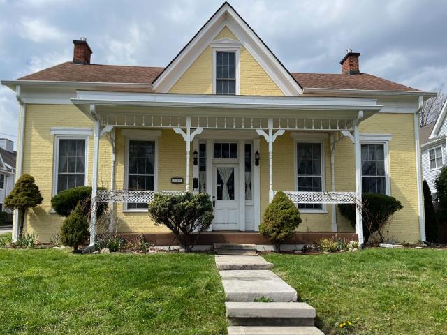 Premium location! Downtown 3BR 2.5BA with 2 car garage