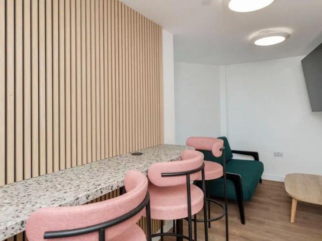 Top Floor Classic Studio