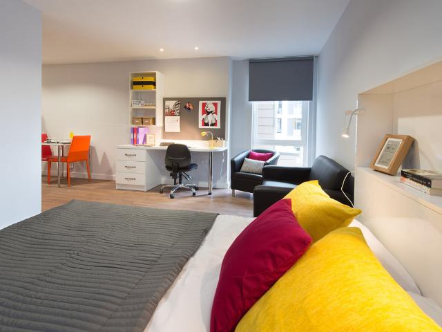 Premium Studio at Glassyard Building. Studio to rent £1,950 pcm £450 pw