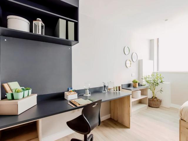 Premium Studio Mid Floor