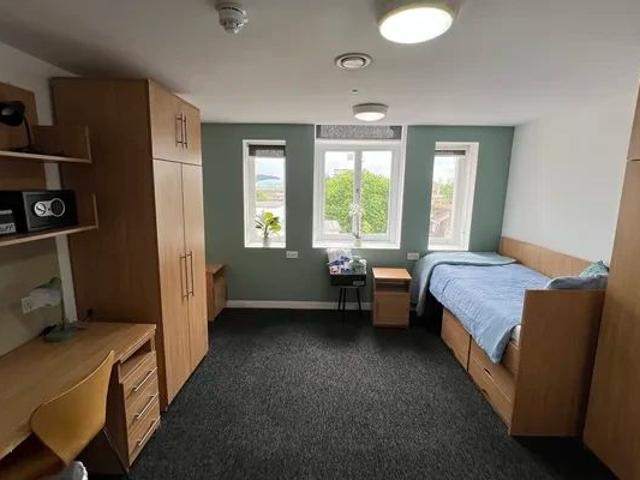 Premium Single Ensuite