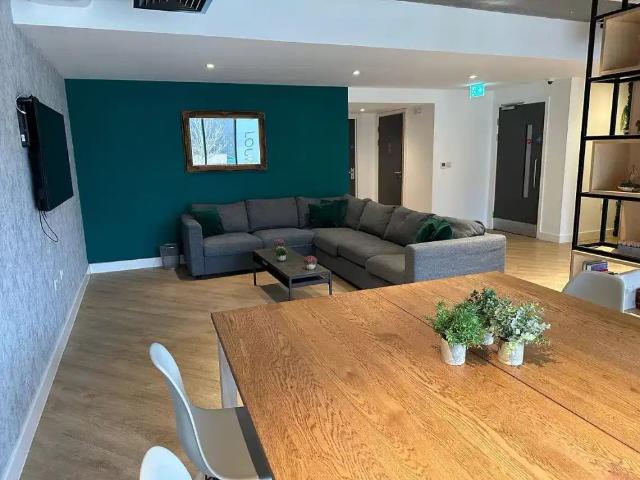 Premium Townhouse Studio