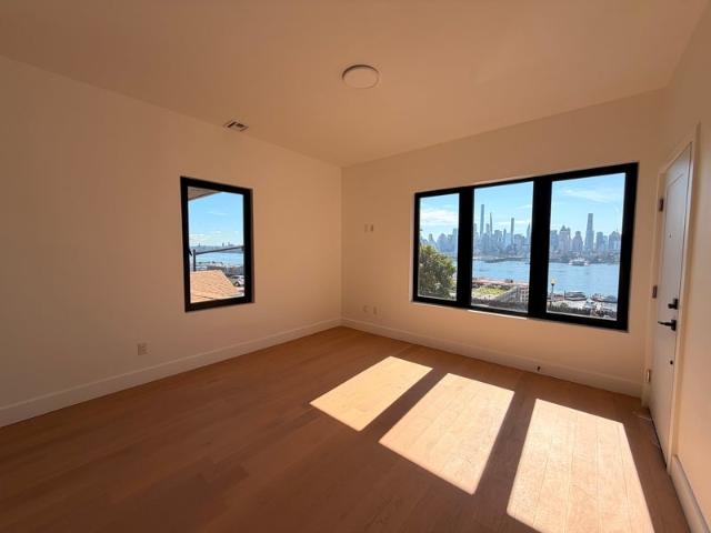 Premium 5 Bedroom Home with Direct Manhattan Views
