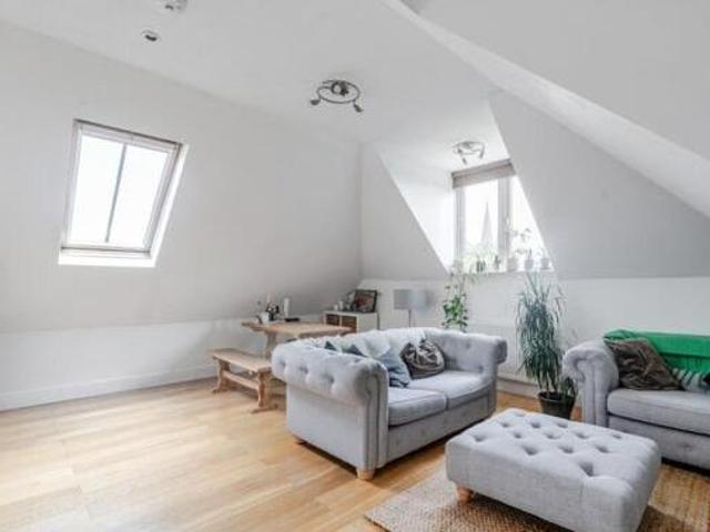 Prentis Road, Streatham, 2 Bedroom Flat