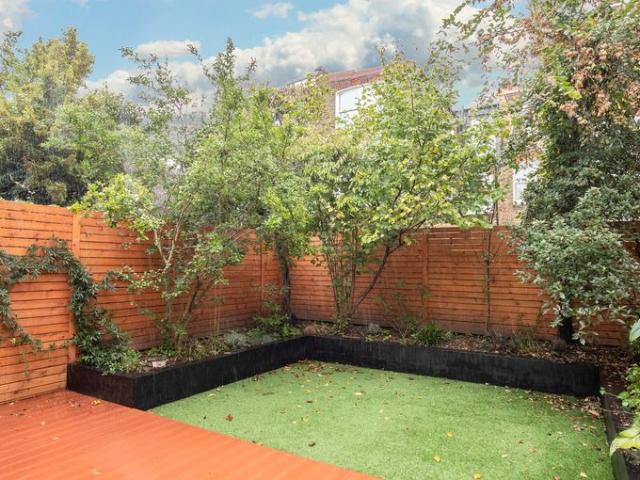 Presented to a high standard, this well proportioned two bedroom, two bathroom garden flat is located in a sought after location between the commons and close to Northcote Road