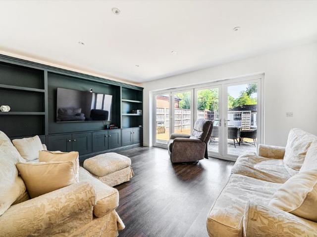 Presenting a charming 4 bedroom family home