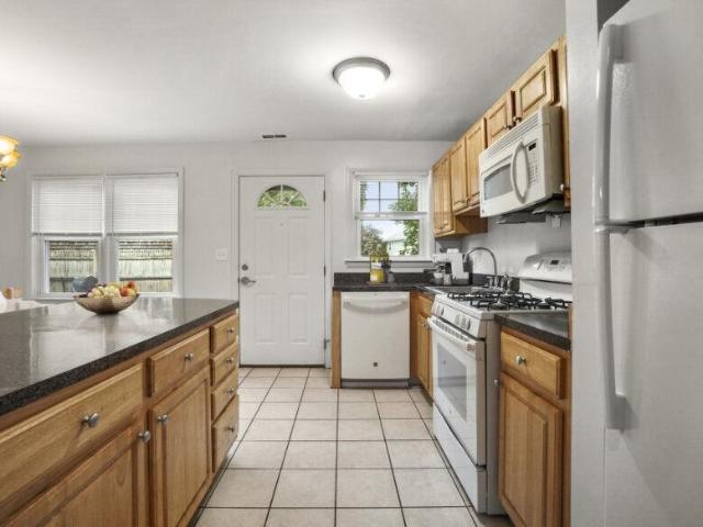 President Village 3 Bedroom Apartment for Rent at 9 Adams Ct, Fall River, MA 02720