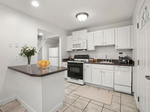 President Village 3 Bedroom Apartment for Rent at 9 Adams Ct, Fall River, MA 02720