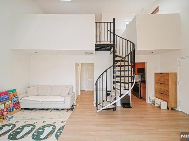 Presidential Dr, Englewood, Condo For Sale