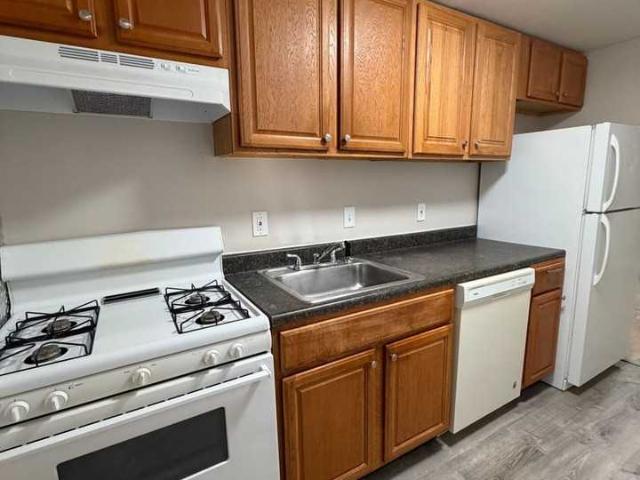 Presidential Park Condominiums 1 Bedroom Apartment for Rent at 345 Hildreth St, Lowell, MA 01850 Centralville