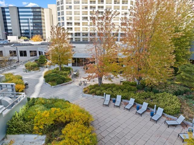 Presidential Towers 1 Bedroom Apartment for Rent at 555 W Madison St, Chicago, IL 60661 Near West Side