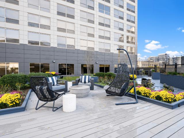 Presidential Towers 1 Bedroom Apartment for Rent at 555 W Madison St, Chicago, IL 60661 Near West Side