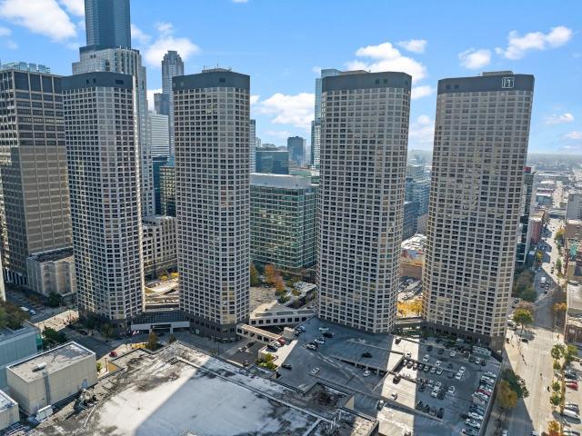 Presidential Towers 2 Bedroom Apartment for Rent at 555 W Madison St, Chicago, IL 60661 Near West Side