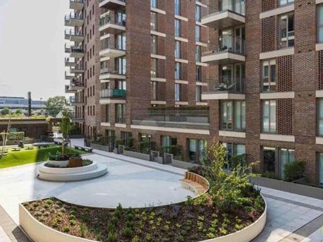 Pressing Lane, Hayes, 3 Bedroom Apartment