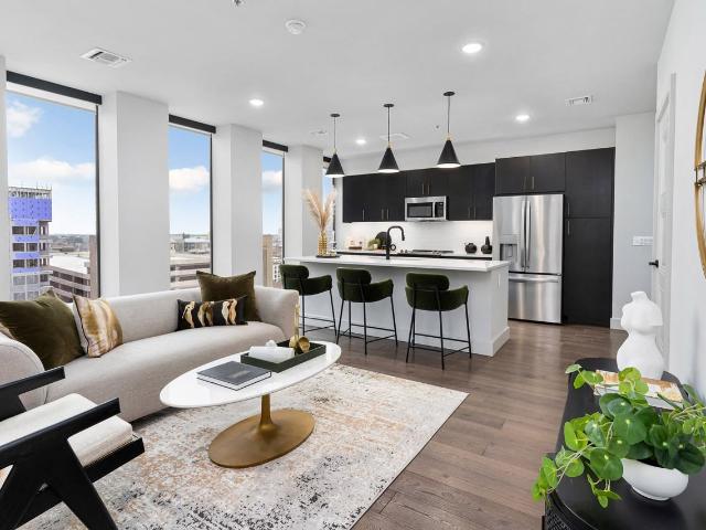 Preston Centre 1 Bedroom Apartment for Rent at 155 E Broad St, Columbus, OH 43215 Downtown Columbus