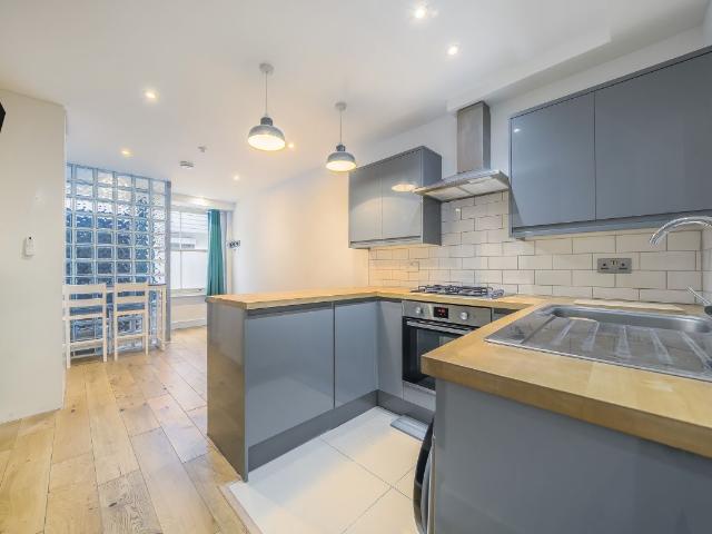 Preston Close, Walworth SE1, 1 bed flat to rent, £1,700 pcm | PrimeLocation