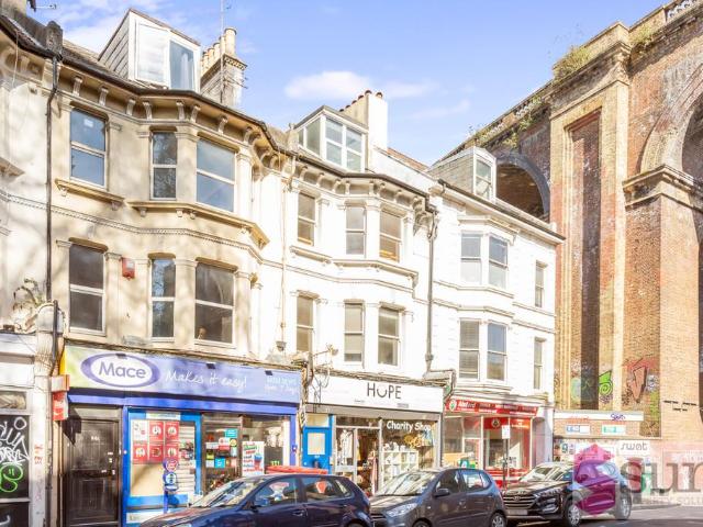 Preston Road, Brighton 6 bed maisonette to rent £2,500 pcm £577 pw