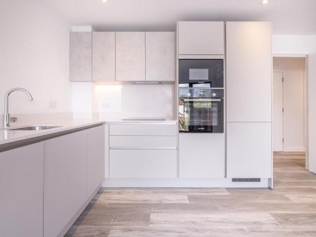 Preston Road Harrow HA3 1 bed apartment to rent £1,850 pcm £427 pw