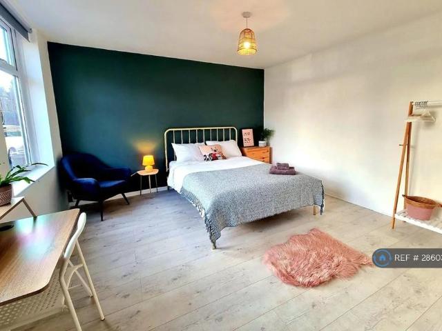 Preston Road, Manchester, M19 5 bed end of terrace house to rent £2,150 pcm £496 pw