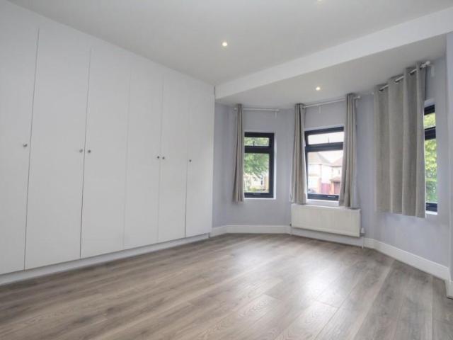 Preston Road, Wembley 2 bed apartment to rent £2,150 pcm £496 pw