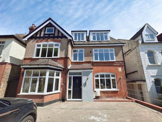 Preston Road, Westcliff On Sea SS0, 2 bed flat to rent, £1,300 pcm | PrimeLocation