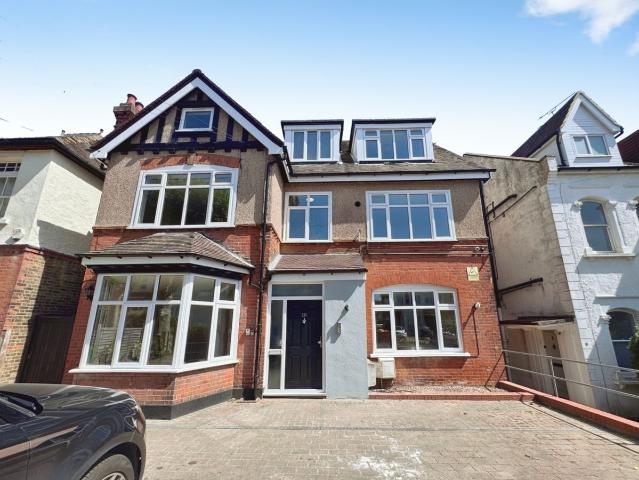 Preston Road, Westcliff On Sea SS0, 2 bed flat to rent, £1,500 pcm | PrimeLocation