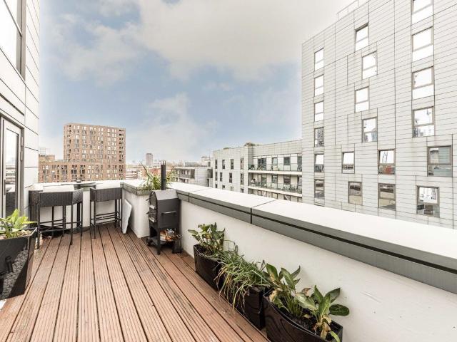 Prestons Road, Canary Wharf E14, 1 bed flat to rent, £2,120 pcm | PrimeLocation
