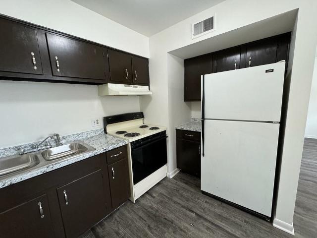 PrestonView 2 Bedroom Apartment for Rent at 8306 Prestonview Ln, Louisville, KY 40219 Okolona