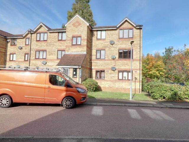 Prestatyn Close, Stevenage SG1 1 bed apartment to rent £1,150 pcm £265 pw