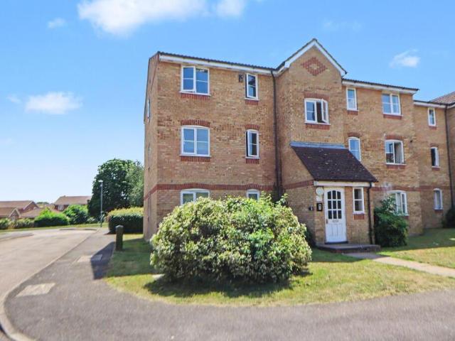 Prestatyn Close, Stevenage SG1 2 bed flat to rent £1,295 pcm £299 pw