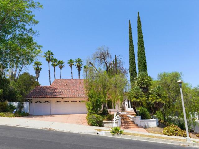 Prestigious Lake Encino Pool Home