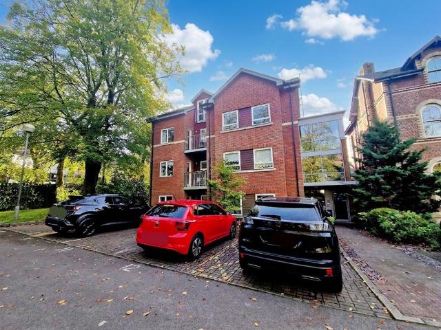 Prestwich Park Road South, Prestwich. 2 bed apartment to rent £1,295 pcm £299 pw