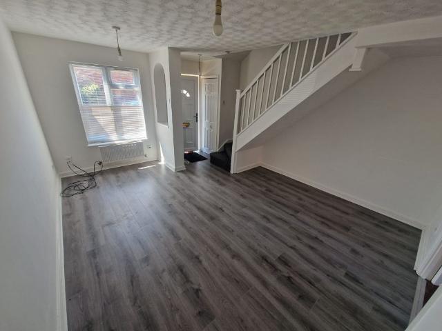 Prestwick Close, Luton LU2, 2 bed terraced house to rent, £1,395 pcm | PrimeLocation