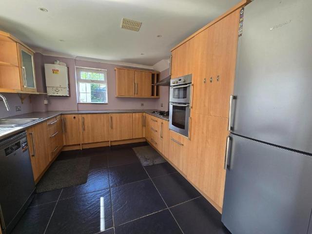 Prestwick Road, Watford. 3 bed semi detached house to rent £2,150 pcm £496 pw