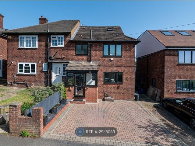 Prestwood Drive, Romford RM5, 3 bed semi detached house to rent, £2,100 pcm | PrimeLocation