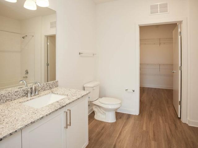 PRIVATE MASTER BEDROOM FOR RENT – SUWANEE, GA |