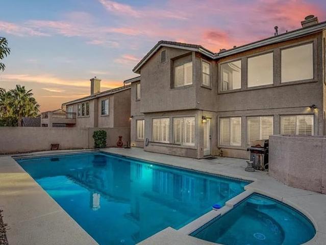Private Master bedroom w Bathroom!