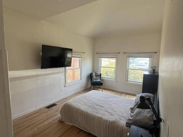 Private Master Bedroomm